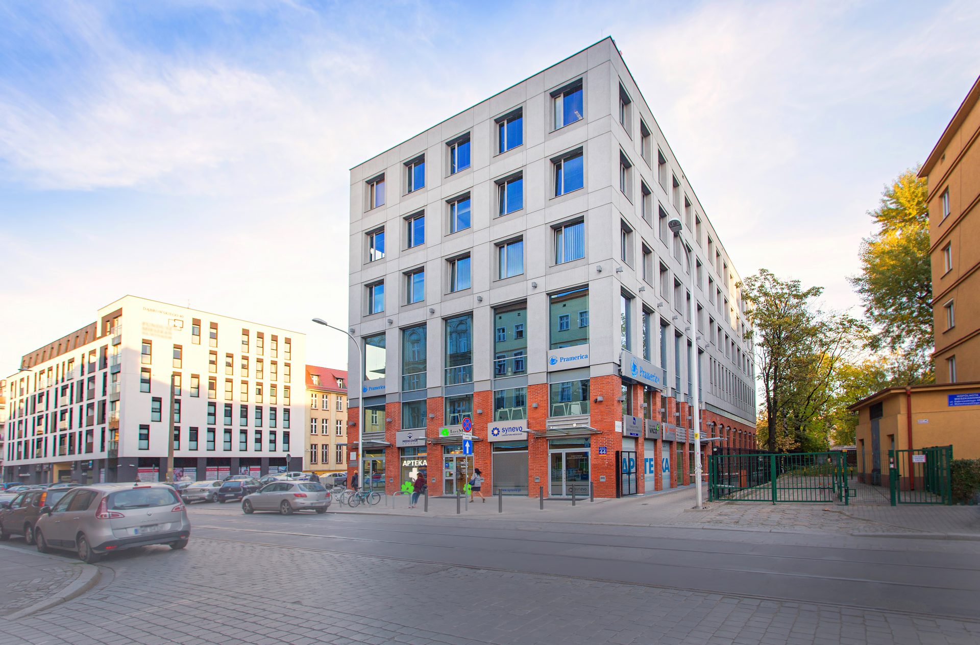 Sprzedaż biurowca Delta 44 - Vantage Development