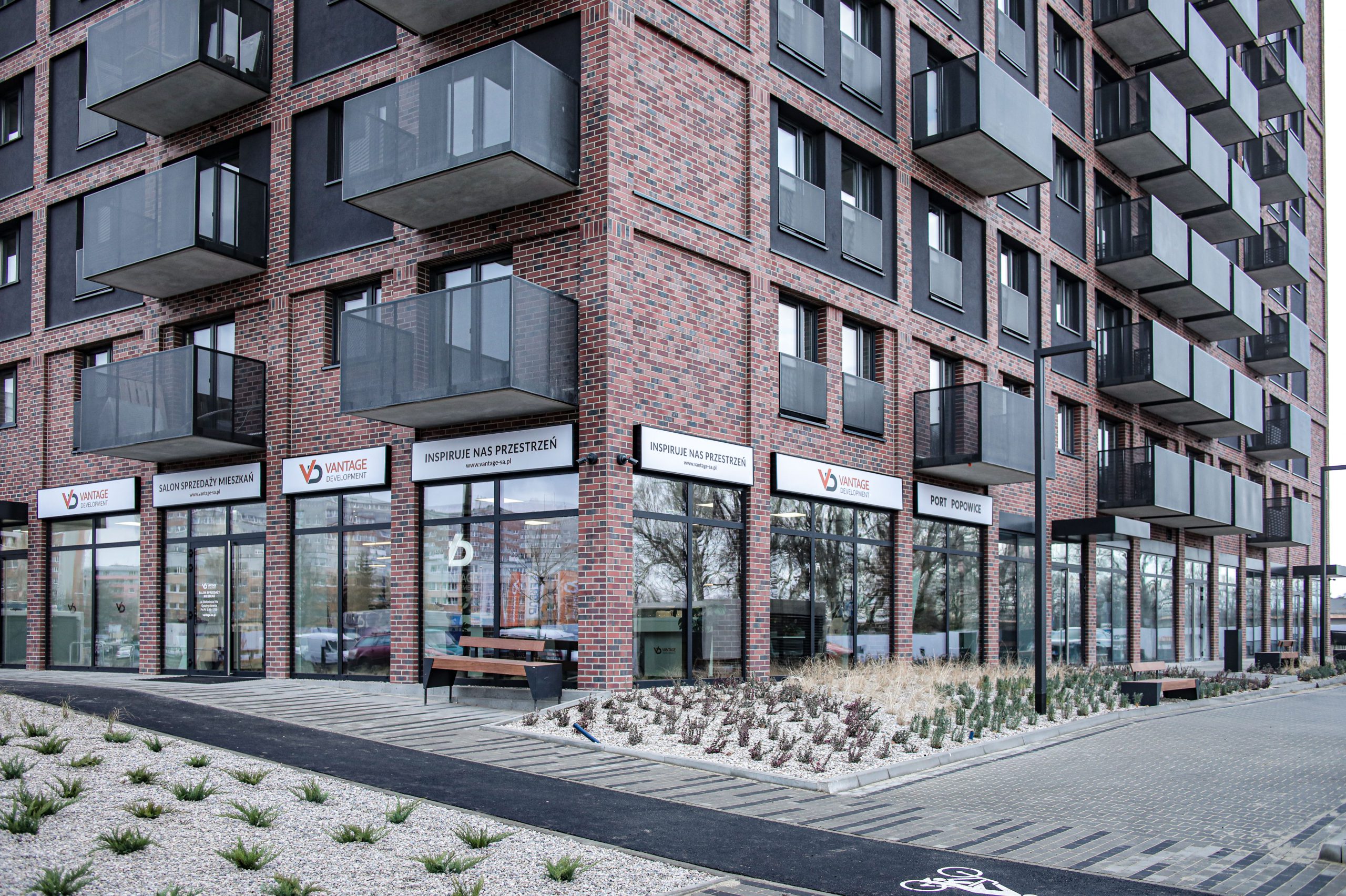 Zapraszamy do kontaktu telefonicznego i mailowego - Vantage Development